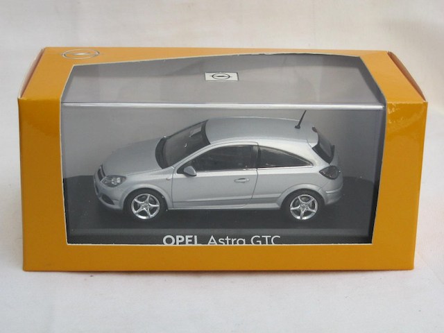 1:43 minichamps opel astra GTC