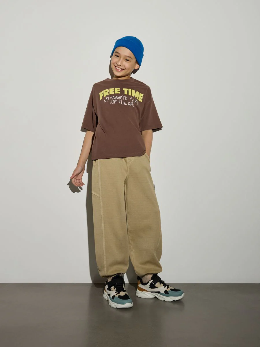 Baggy jogger pantalone sa ispranim efektom