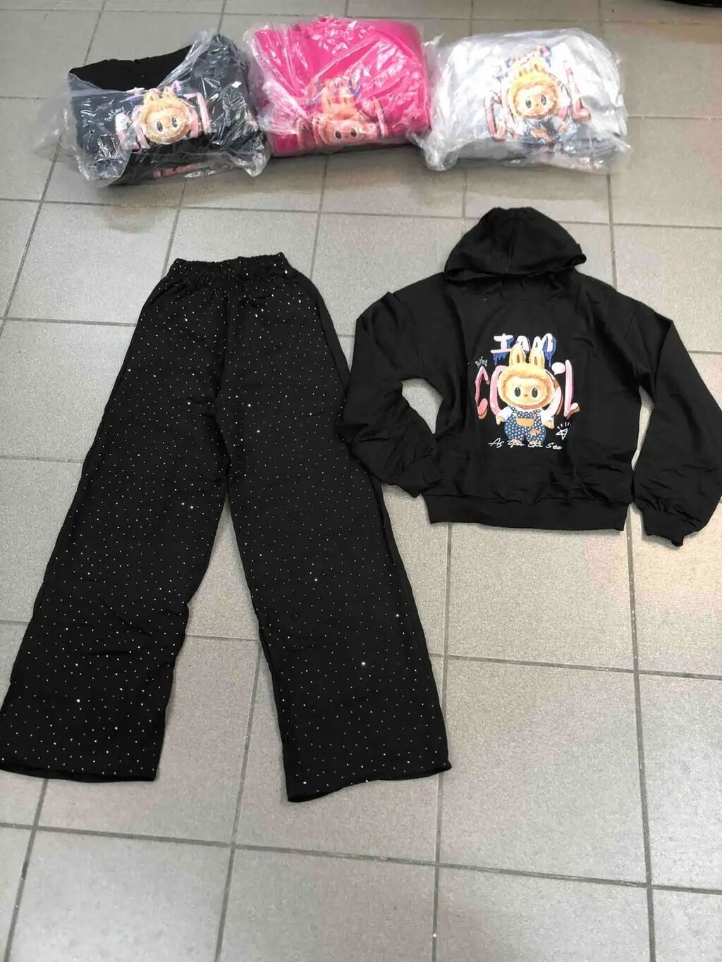 Dva‑dela trenerka za žene sa kapuljačom i širokim pantalonama -
