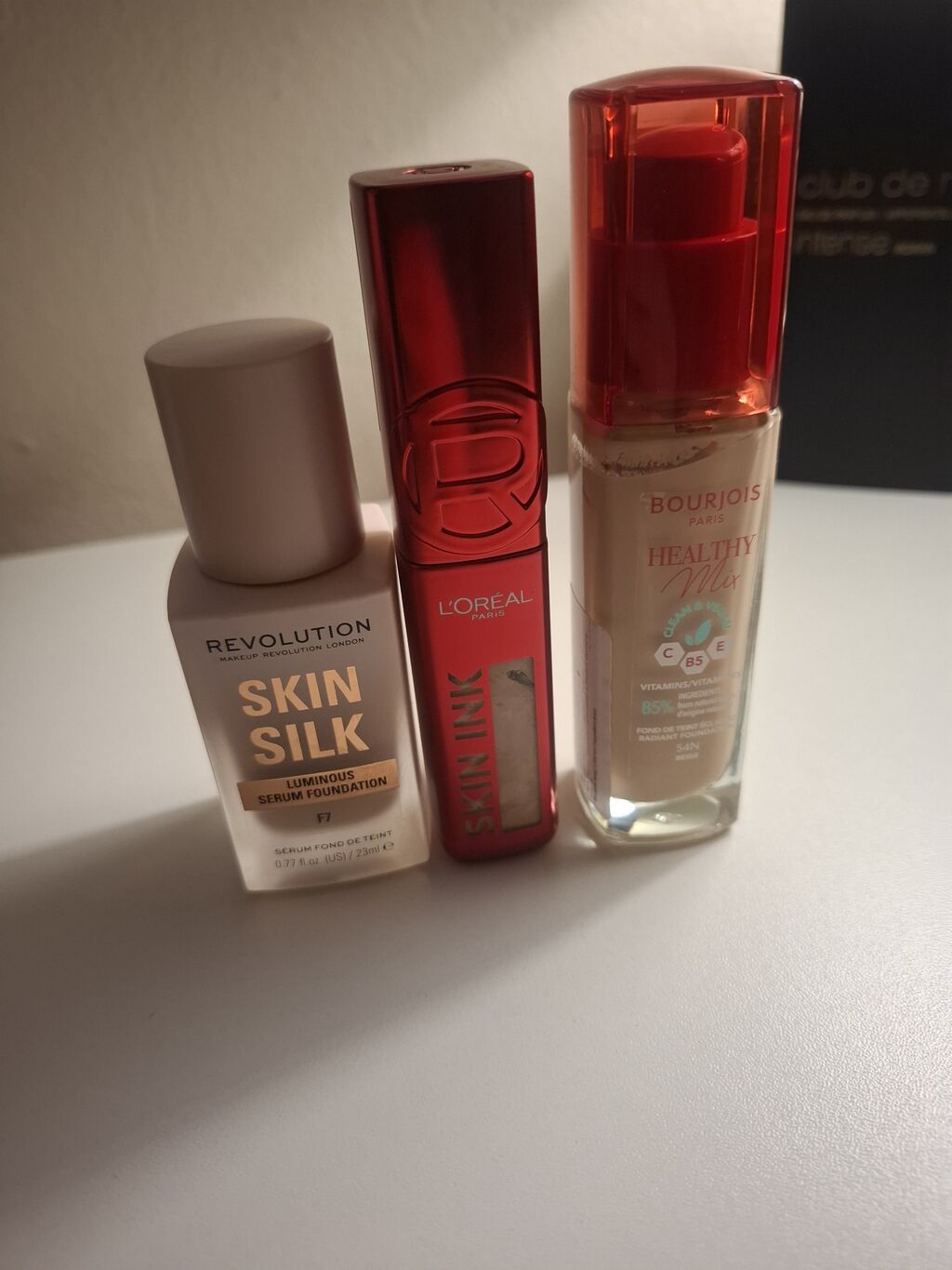 Set tečnih pudera i karmina – 3 proizvoda - Revolution Pro Skin Silk