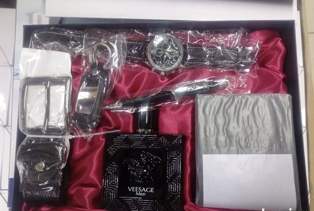 Muški poklon set – komplet modnih dodataka i parfem Sadržaj seta: -