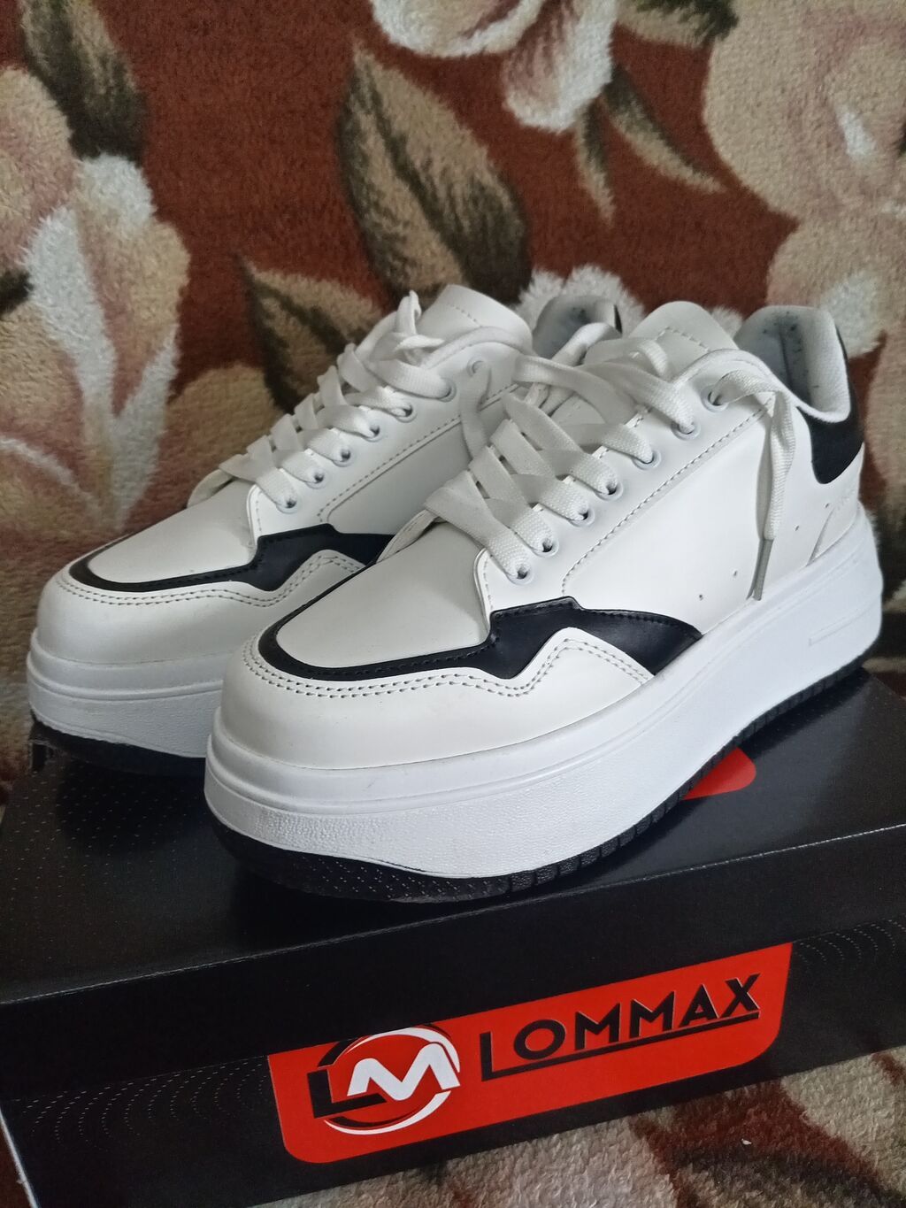 Lommax zenske patike – bele sa crnim detaljima broj 39 - Model: niske