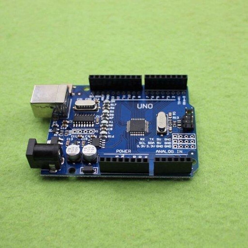 100% kompatibilan Arduino UNO R3 ATmega328P CH340G. Ovaj kontroler
