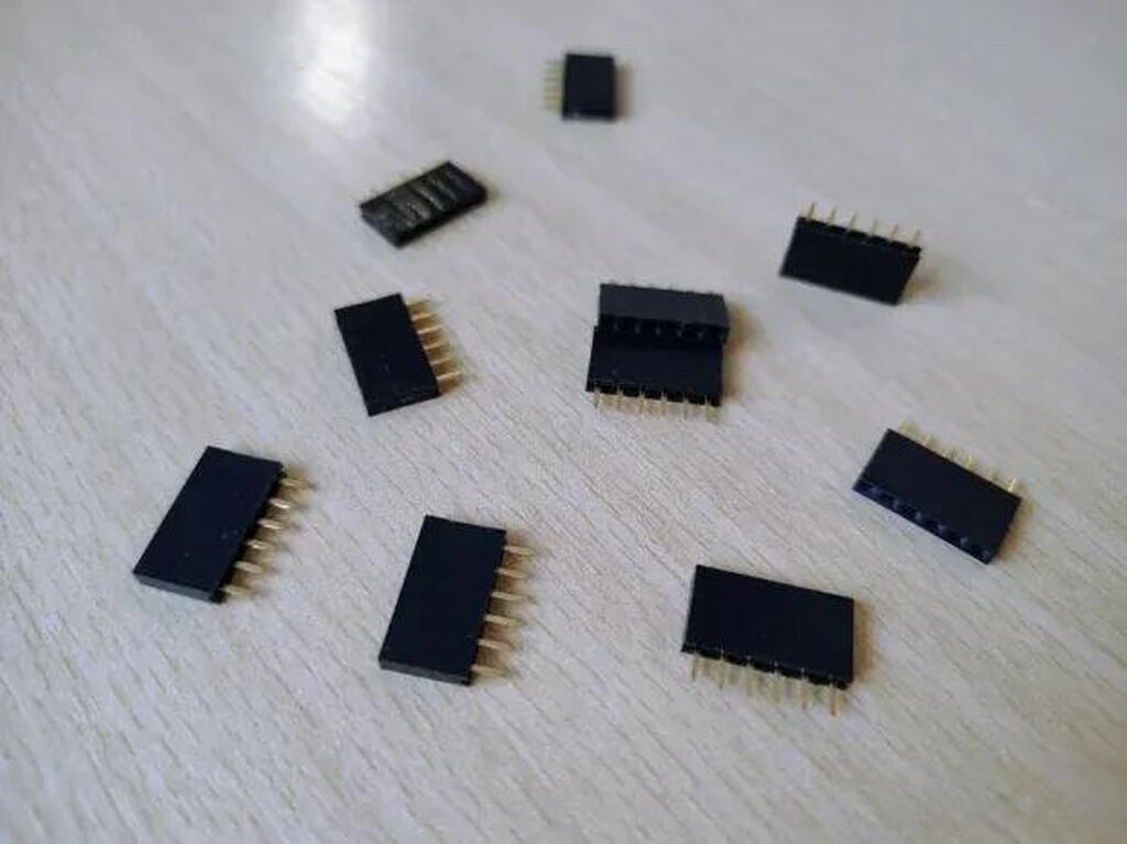 Konektor za lemljenje 1X6 pin 2.54 ženski lemna letvica. Lemna letvica