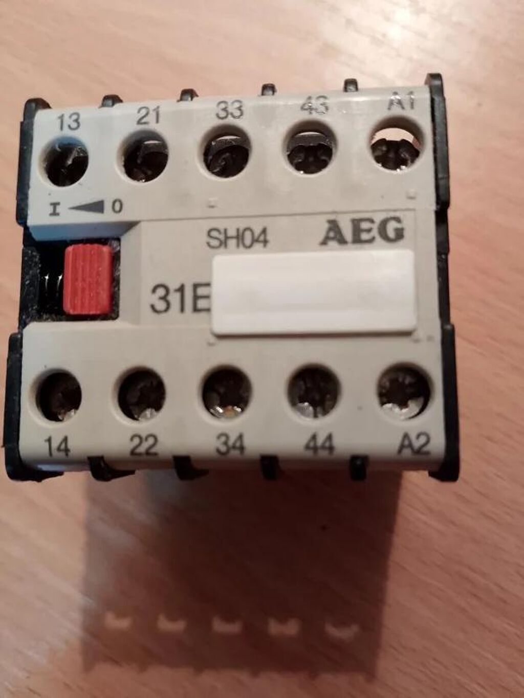 AEG kontaktor 31E SH04 220VAC 16A. AEG kontaktor, malih dimenzija