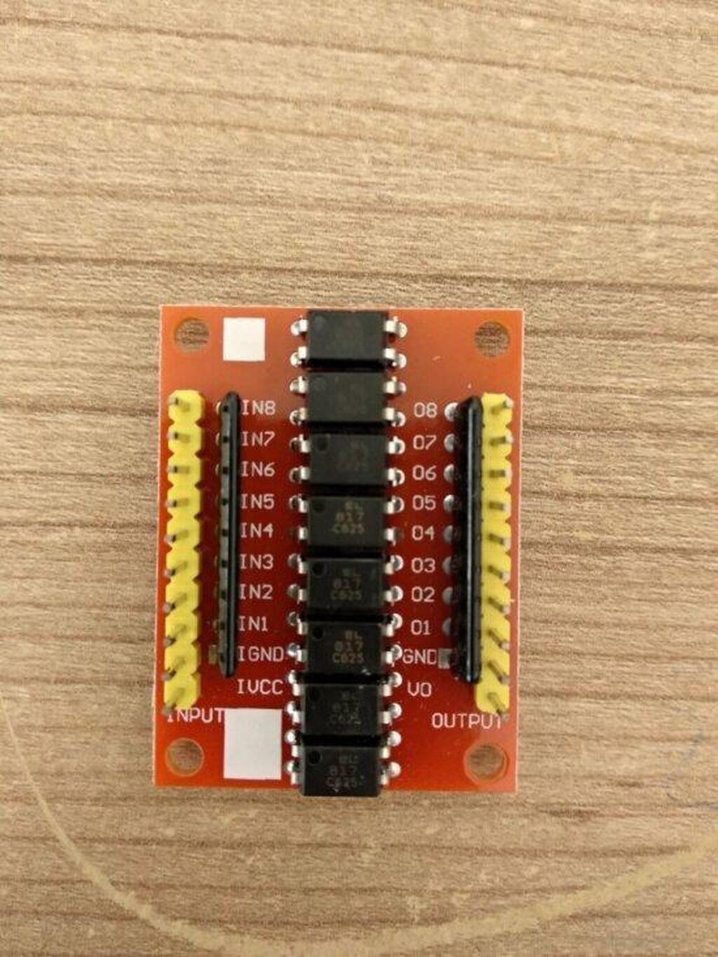 8 kanalni optokopler modul. Ovaj optokoplerski modul je namenjen za