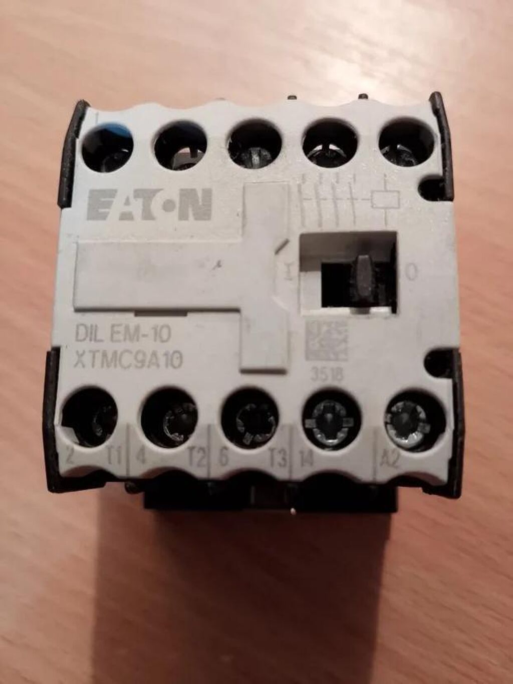EATON kontaktor DIL EM-10 XTMC9A10 220VAC. EATON kontaktor DIL EM-10