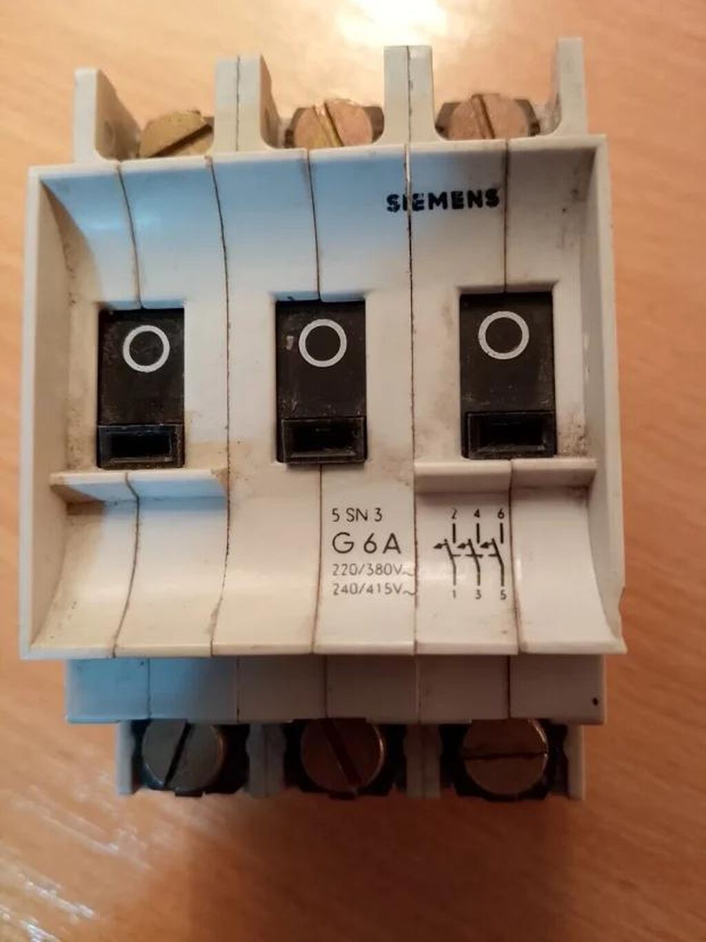 SIEMENS trostruki osigurač 5 SN3 G 6A. SIEMENS trostruki osigurač 5 SN