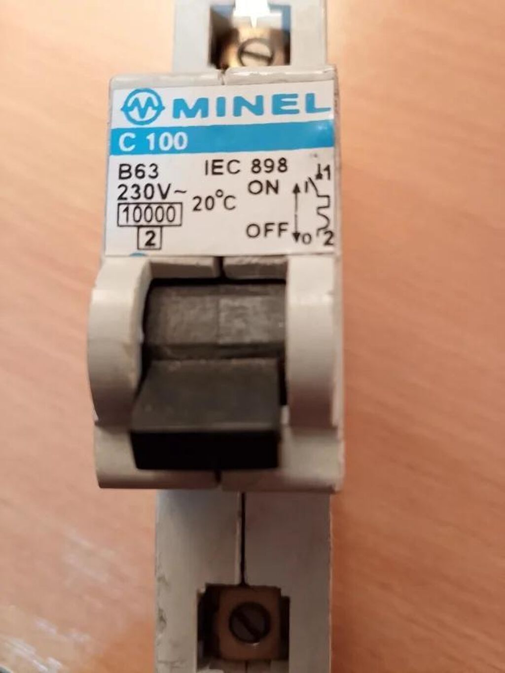MINEL automatski osigurač C100 B63A 240VAC 1P. MINEL automatcki