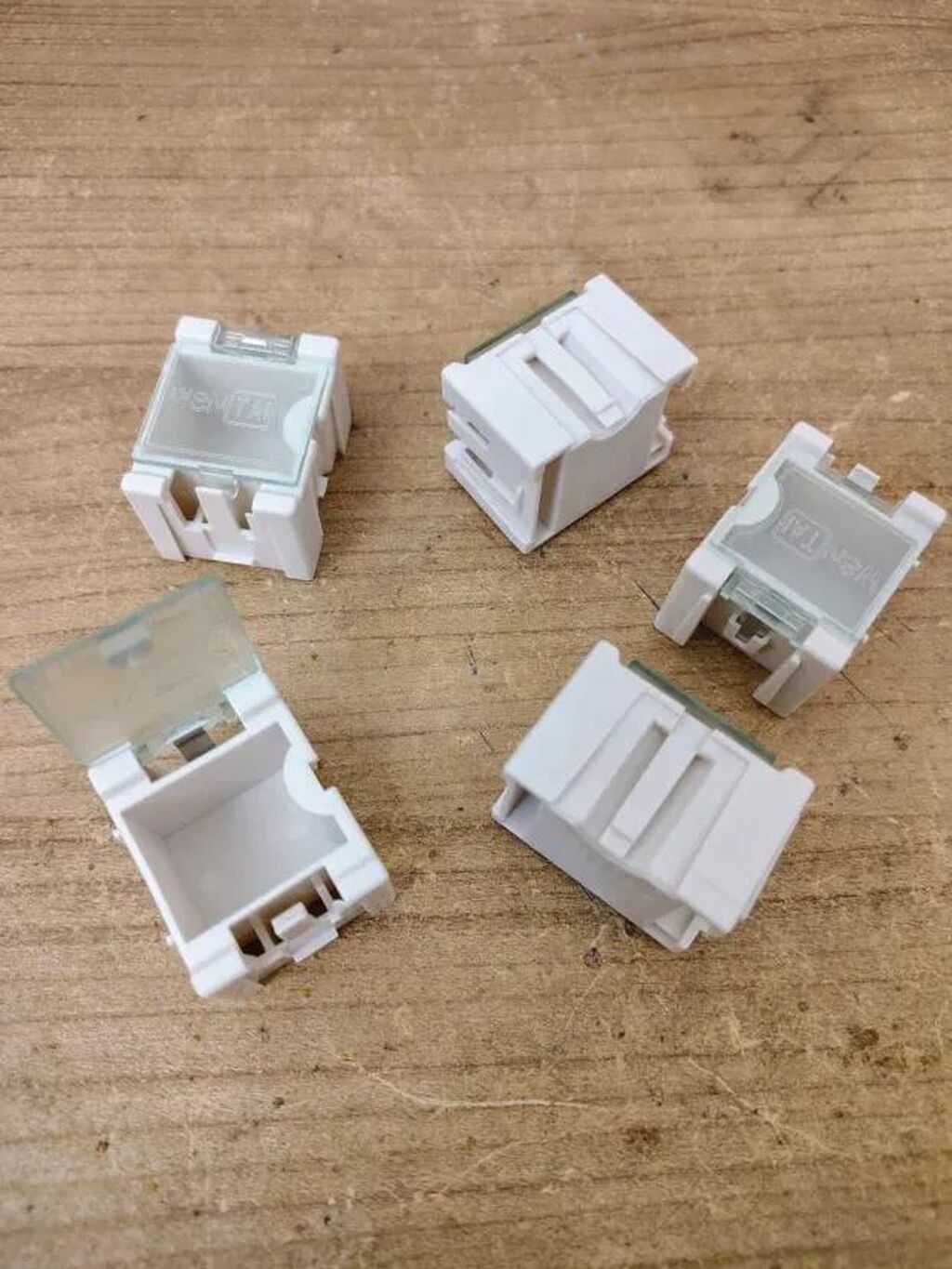Set kutijica organizera za SMD komponente 26x33x22mm. Ove kutijice su