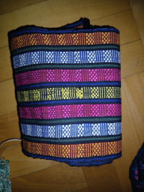 Ručno tkana dekorativna traka – šarena etno/folk šara. Hitno, Nis i