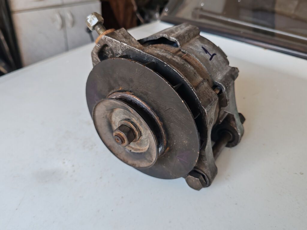 Alternator Lada 21213 Niva,2104,2107 Riva br.1. Polovno, ocuvano