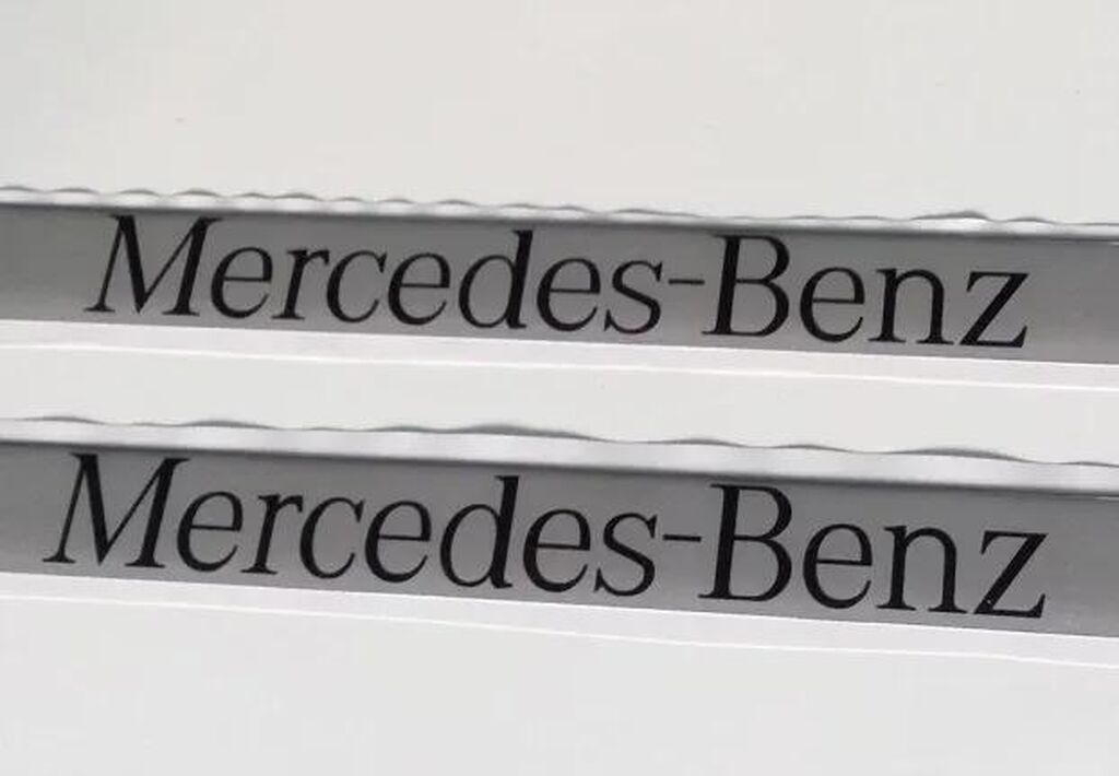 Stiker lajsna za pragove Mercedes. Samolepljive lajsne u obliku 3d