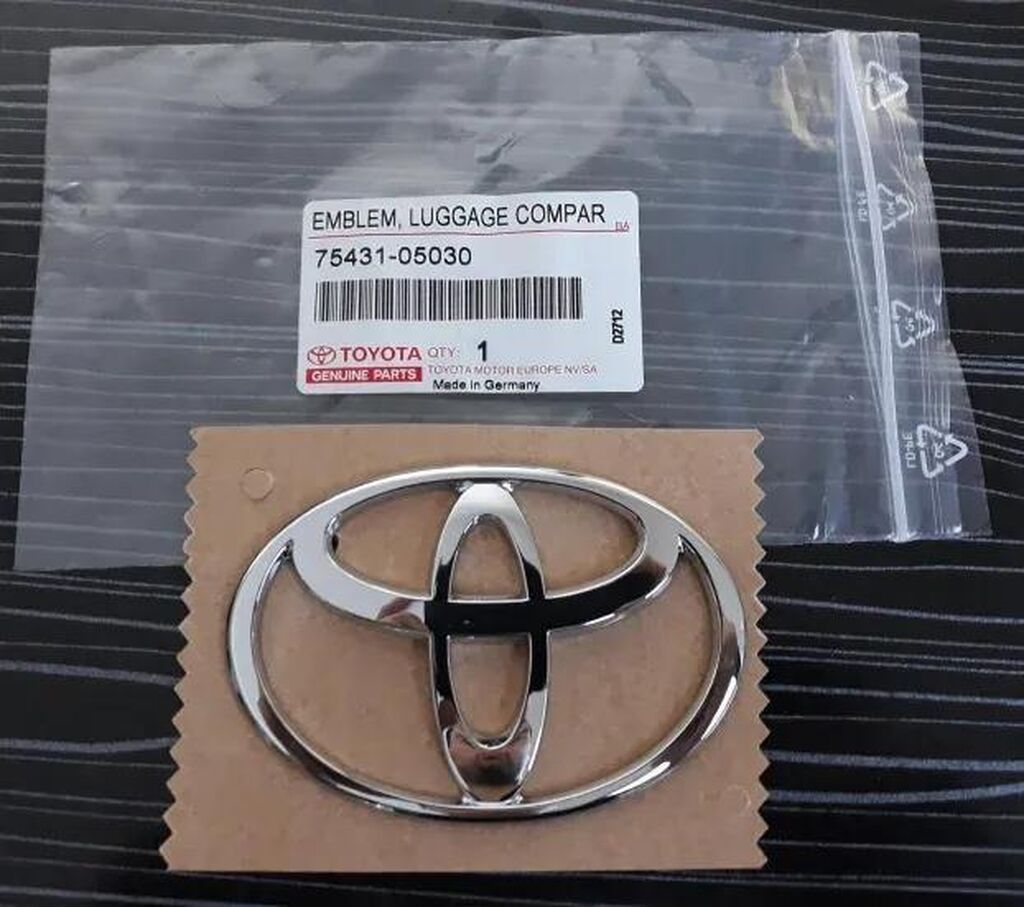 Samolepljiv Znak Toyota 8,7 x 5,8cm - original. Samolepljvi znak