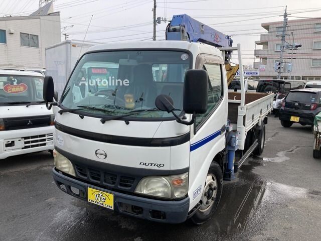 Hino DUTRO kamion s ravnom platformom < 3.5t
