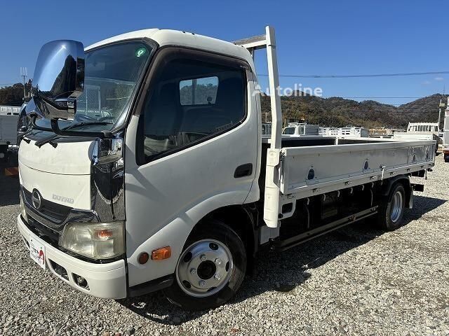Hino DUTRO kamion s ravnom platformom < 3.5t