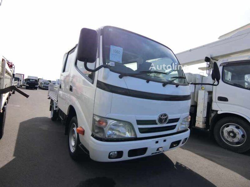 Toyota DYNA kamion s ravnom platformom < 3.5t