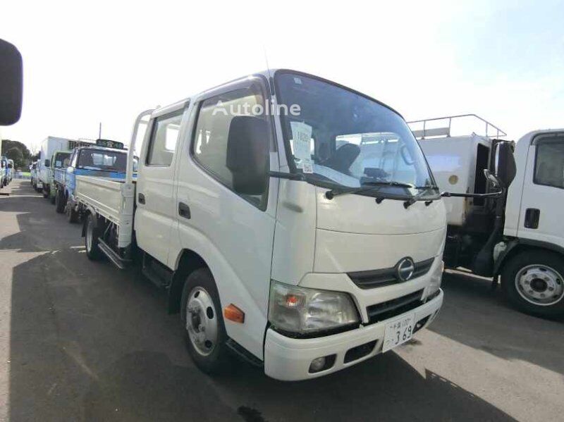Hino DUTRO kamion s ravnom platformom < 3.5t