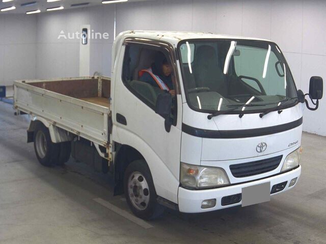 Toyota DYNA kamion s ravnom platformom < 3.5t
