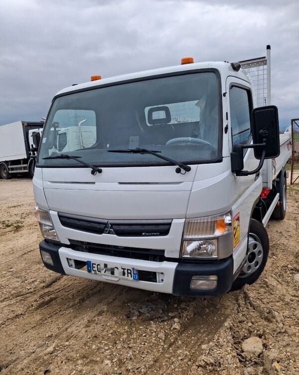 Mitsubishi Fuso Canter kiper