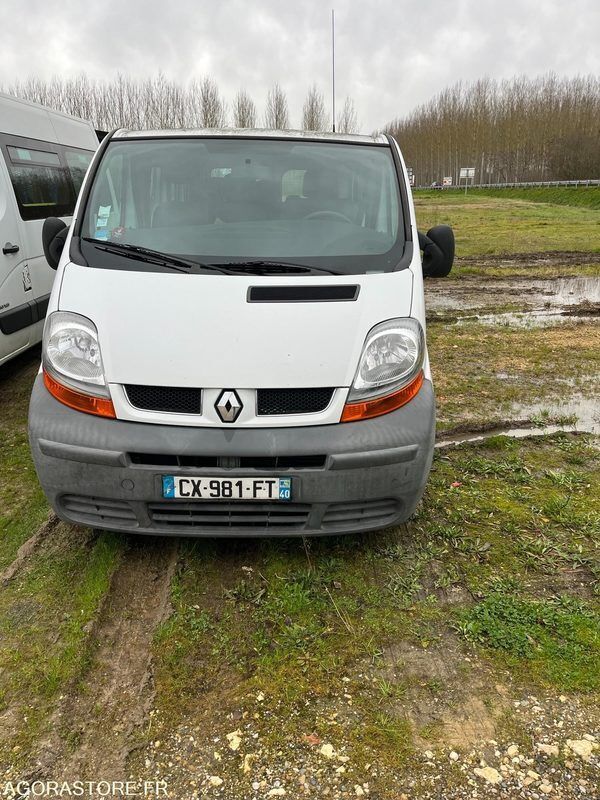 Prodaje se Renault TRAFIC kombi minibus na aukciji