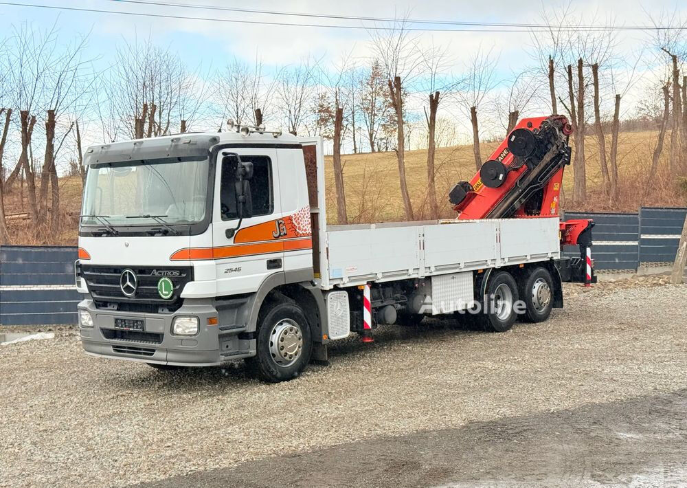 Mercedes-Benz Actros kamion s ravnom platformom