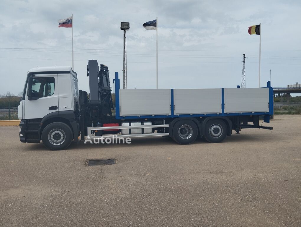 Mercedes-Benz Arocs 2543 kamion s ravnom platformom