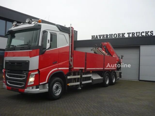 Volvo FH 460 6x4 Fassi F455 -6 kamion s ravnom platformom