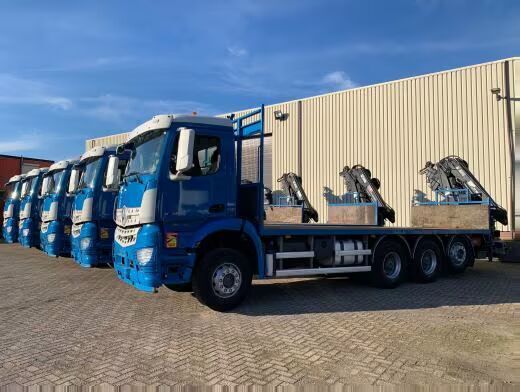 Mercedes-Benz Arocs 3240 kamion s ravnom platformom