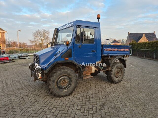 Mercedes-Benz Unimog U90 kamion s ravnom platformom