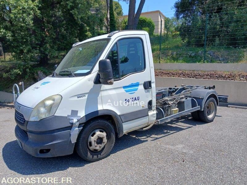 Prodaje se IVECO 35C11 rol kiper sa kukom na aukciji