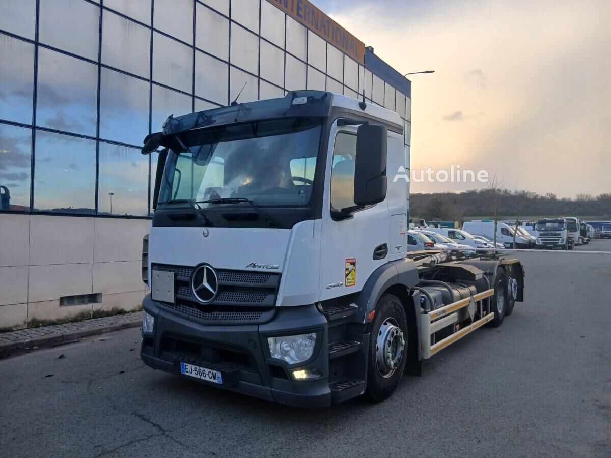 Mercedes-Benz Antos 2543 kamion rol kiper