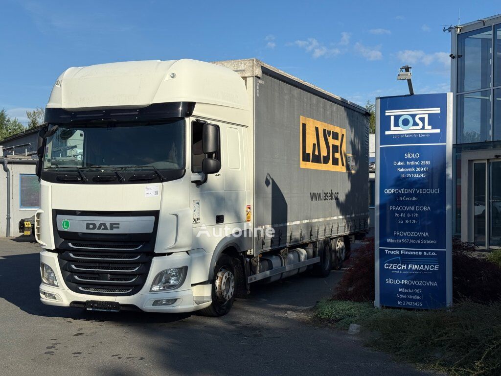 DAF XF440 EURO 6 6x2 kamion sa klizna zavesa cerada