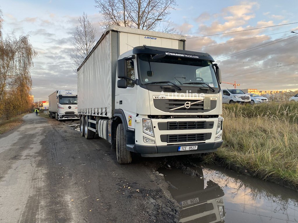 Volvo FM330 kamion sa klizna zavesa cerada