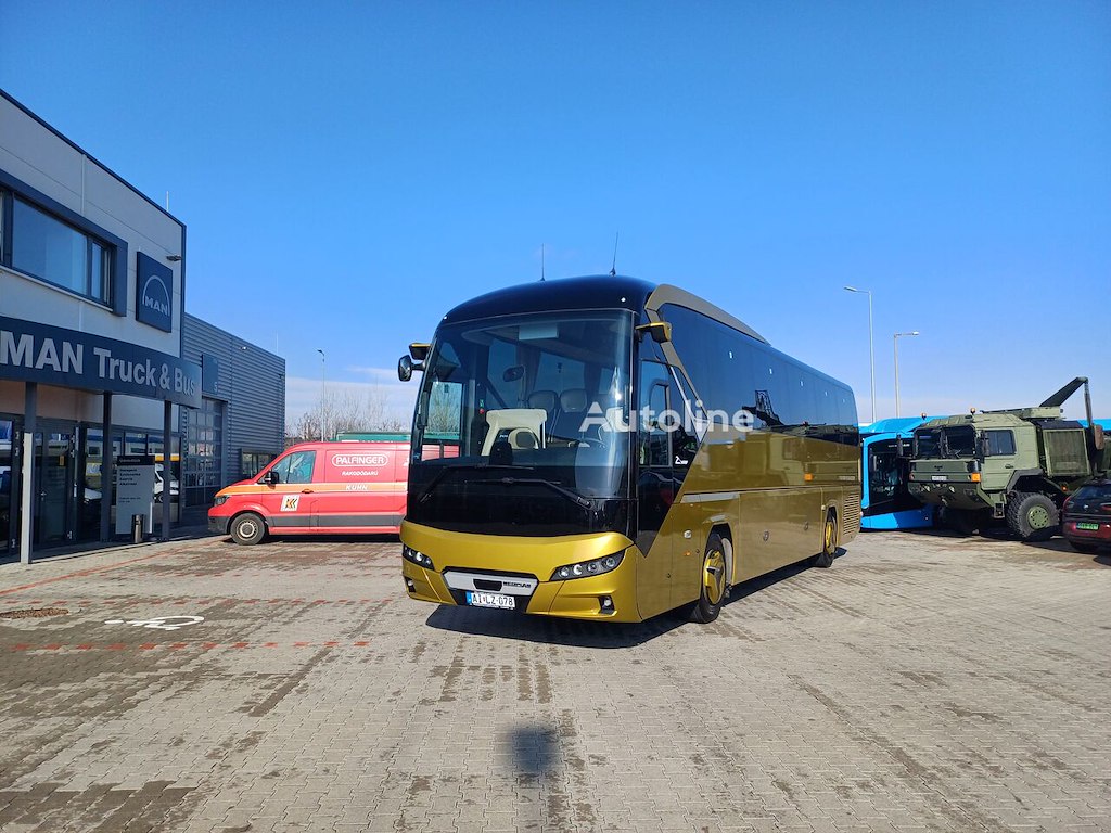 Neoplan Tourliner P21 turistički autobus