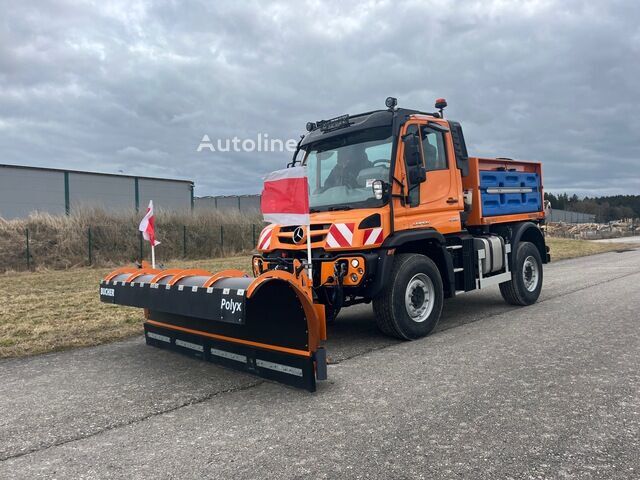 Prodaje se Mercedes-Benz Unimog U427 univerzalnu komunalnu mašinu na aukciji