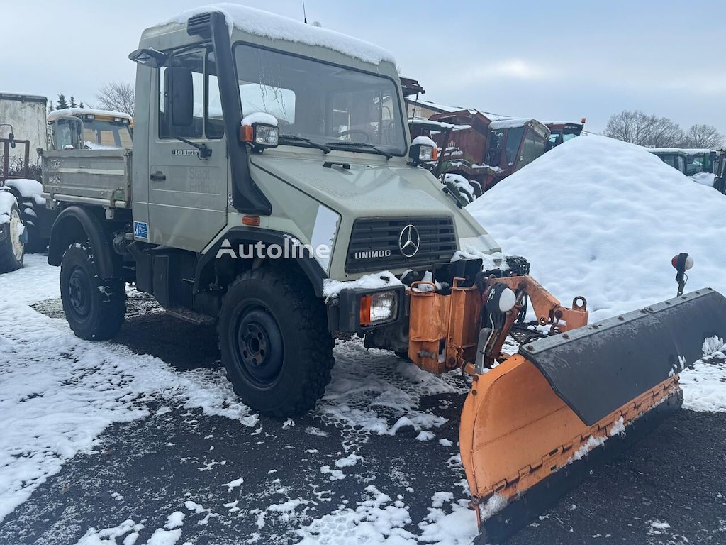 Mercedes-Benz Unimog U90 univerzalna komunalna mašina