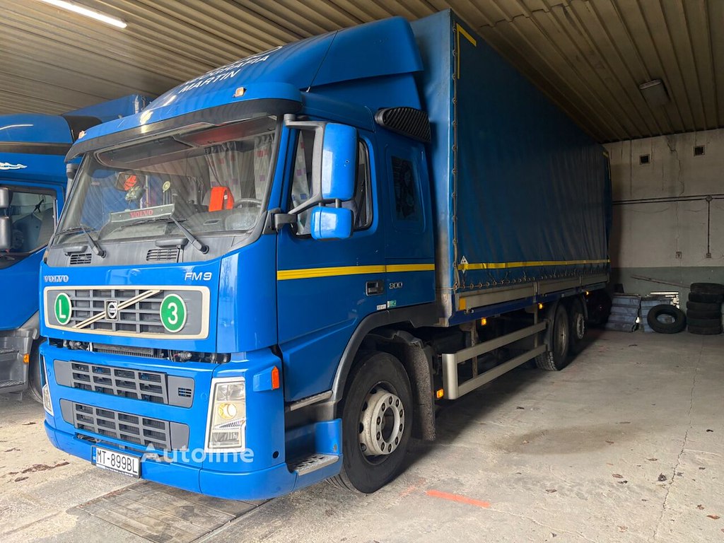 Prodaje se Volvo FM9 62R 300 6X2 kamion s ceradom na aukciji