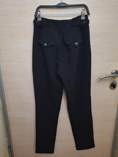 Zara pantalone nove