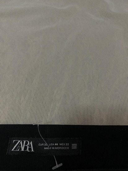Zara original zenske pantalone crne