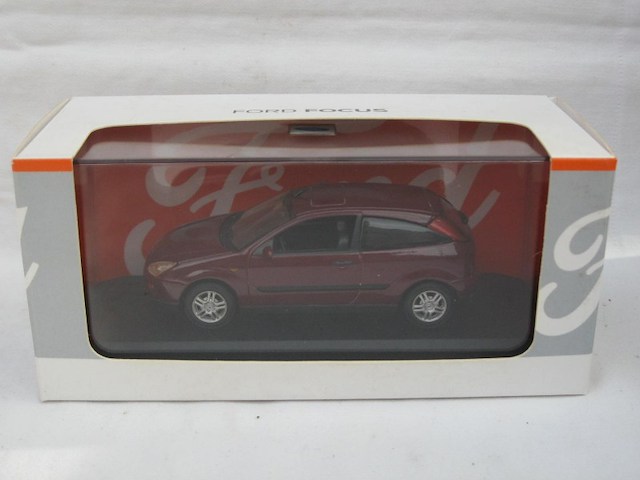 1:43 minichamps ford focus