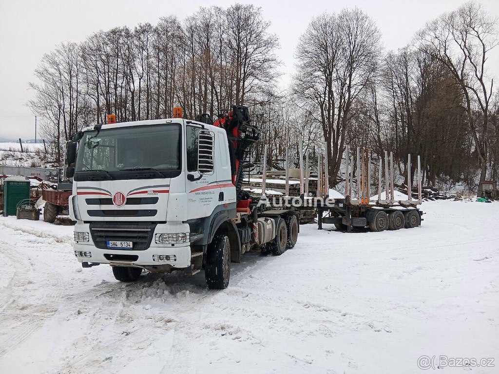 Tatra Phoenix tegljač + poluprikolica za prevoz drva
