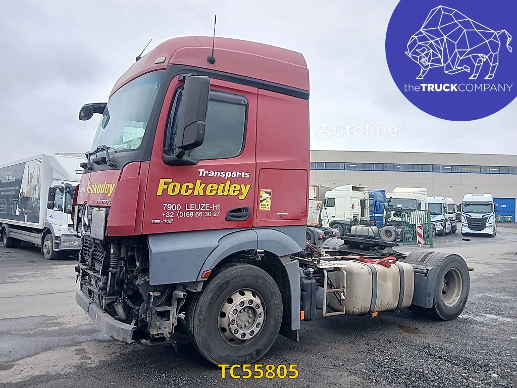 Mercedes-Benz Actros 1842 tegljač nakon udesa