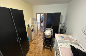 Nova Detelinara. Prodaje se komforan i svetao stan površine 48 m².