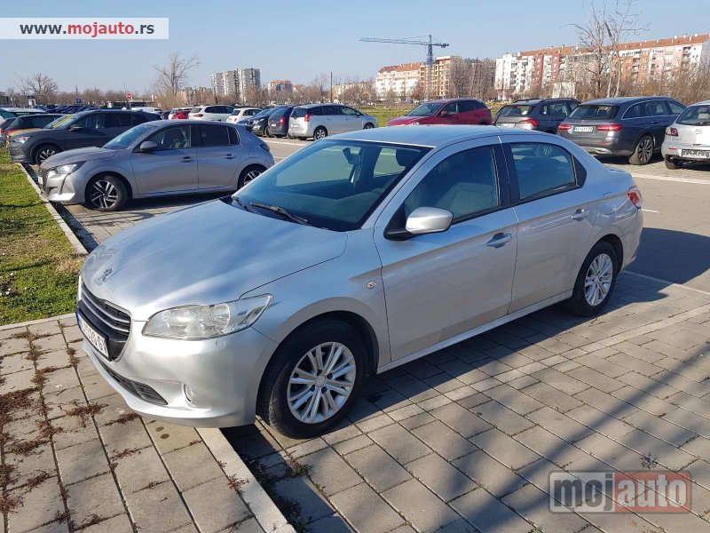 Peugeot 301 1.2 VTi Active