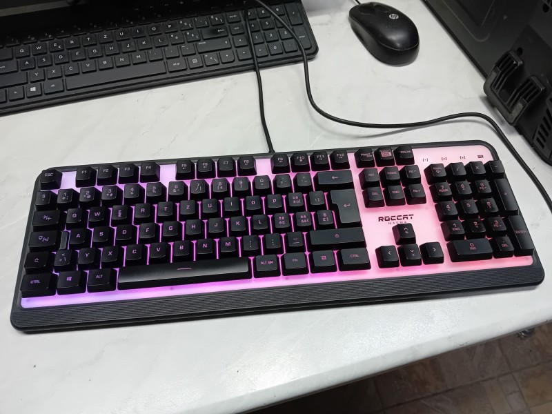 RGB Roccat Magma tastatura usb ispravna Roc-12-588