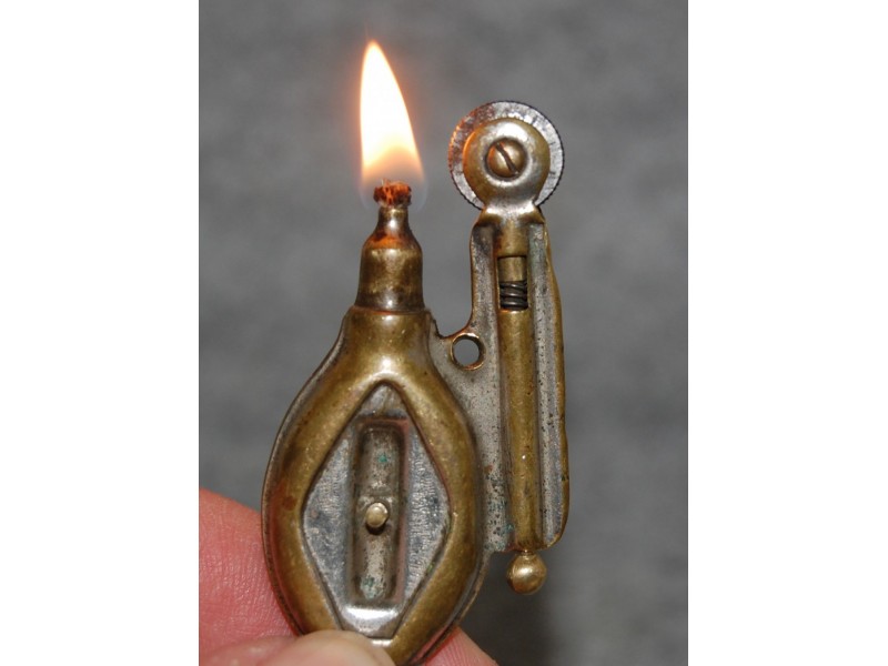 Antikvarni upaljač TRESOR Prima trench art