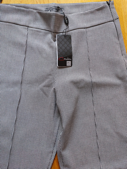 Cameleon pantalone sa etiketom