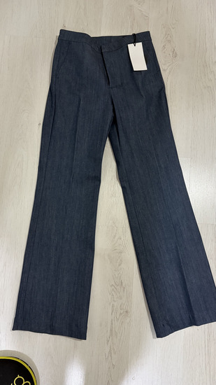 Nove Zara pantalone/farmerke M/L