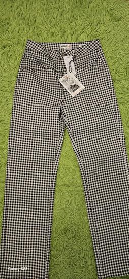 Guess karirane pantalone 26